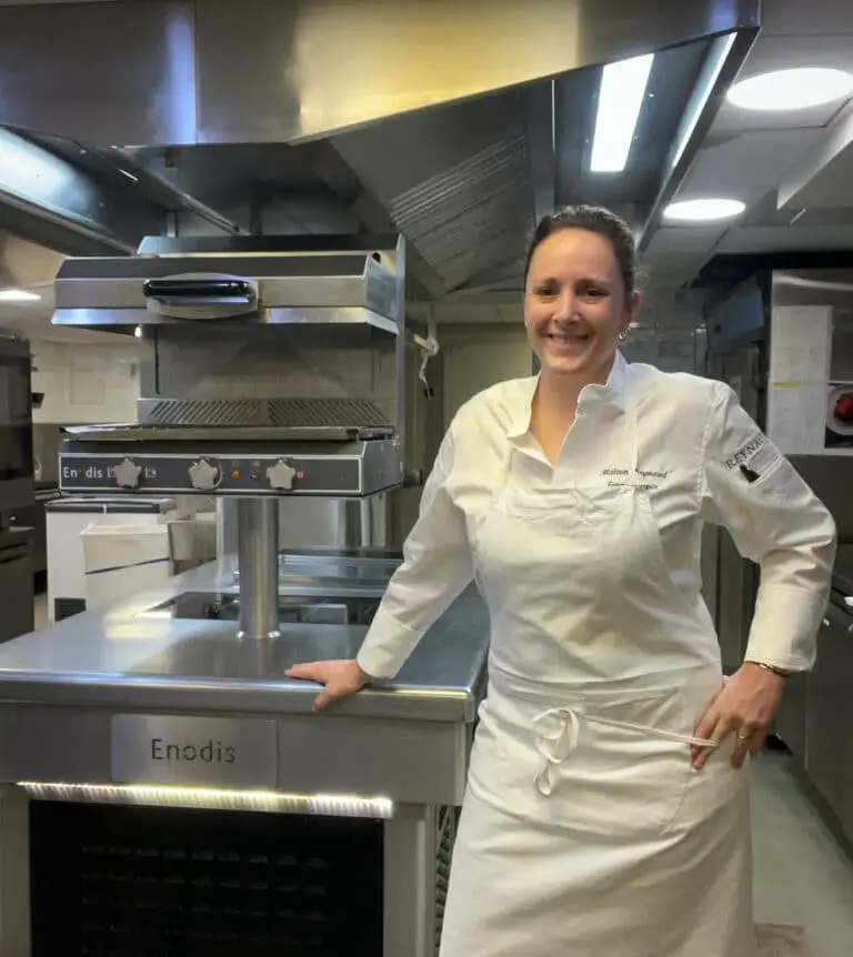 Australian Beef Party Pies (Mini Meat Pies) - Recipe Yumm